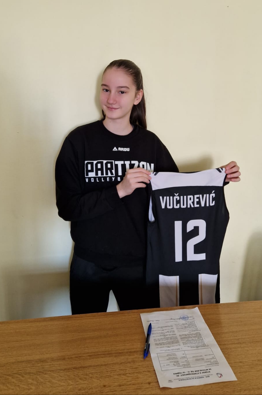 Mlađa pionirka Lara Vučurević potpisala stipendijski ugovor sa OK ...